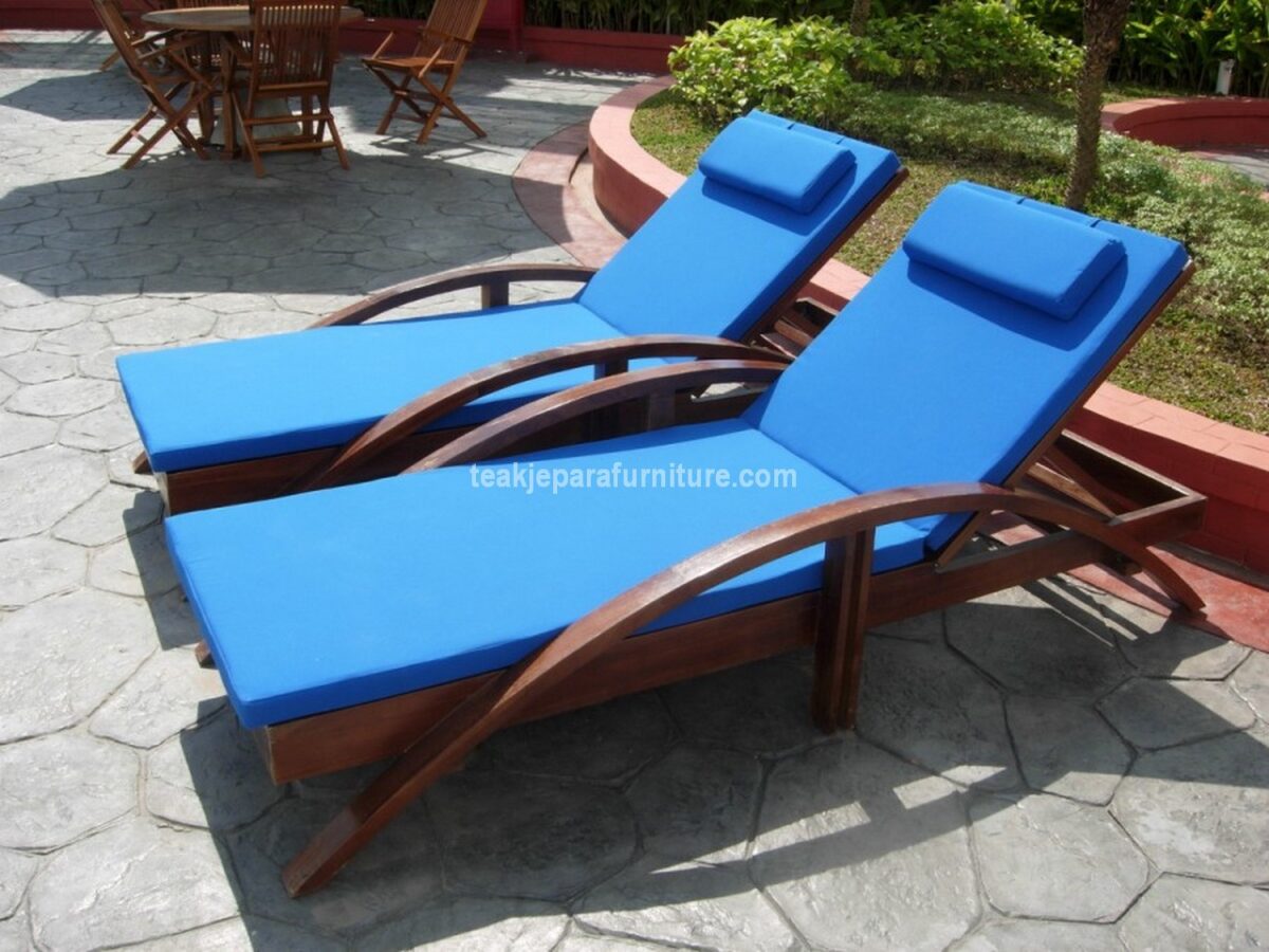 teak sunbeds