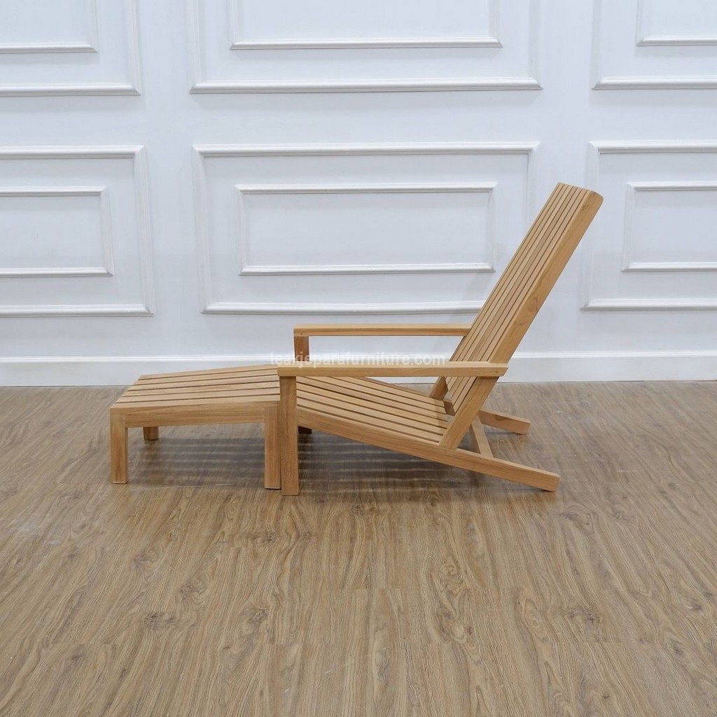 deck chair with footrest