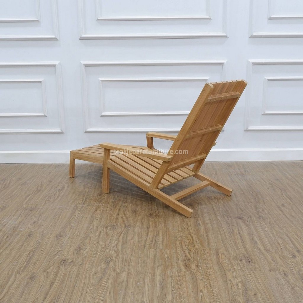 deck chair with footrest