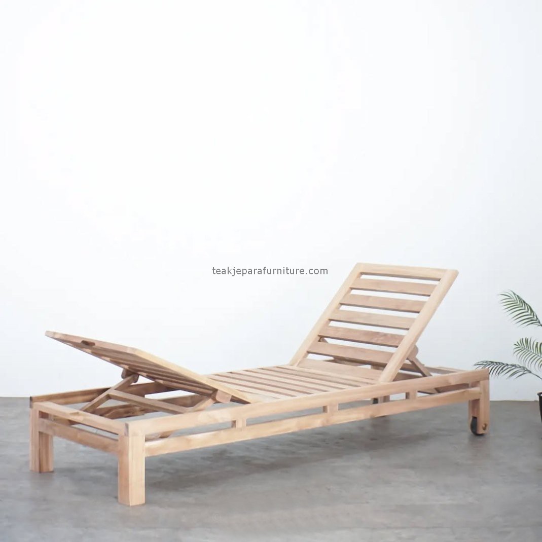 teak sunbed